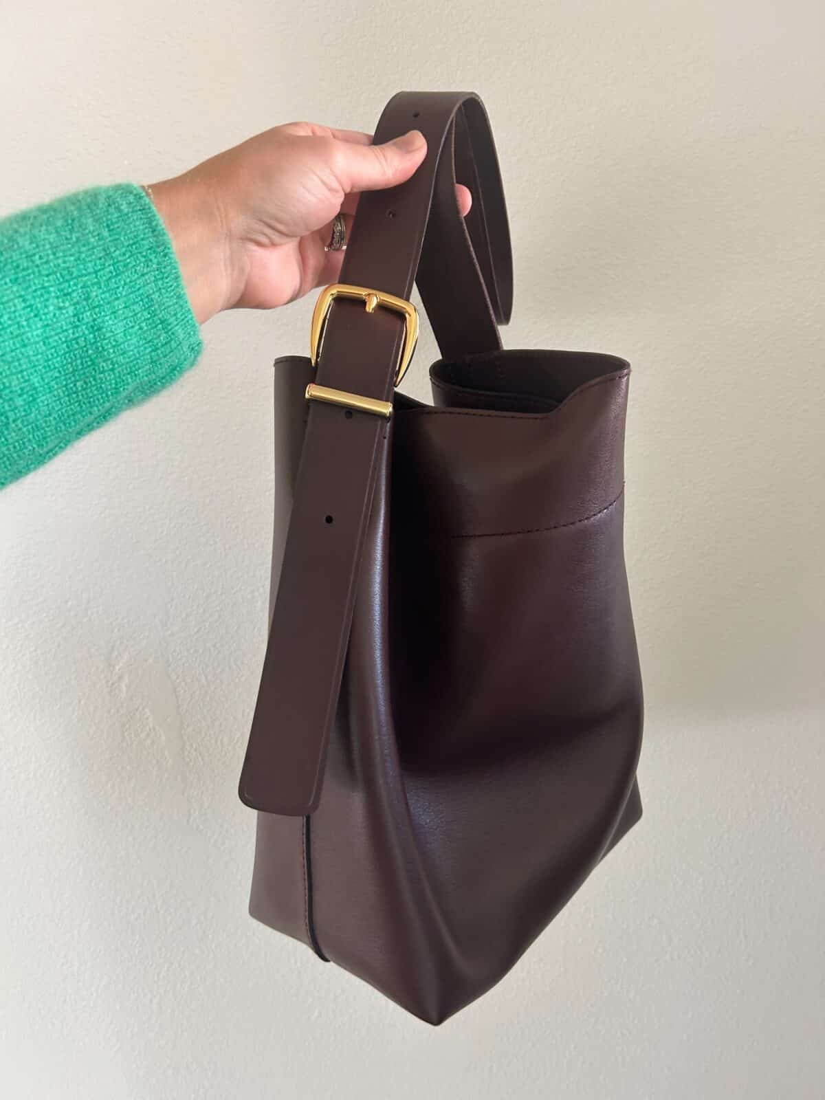 My Madewell Essential Bucket Tote Review - Ruth Nuss